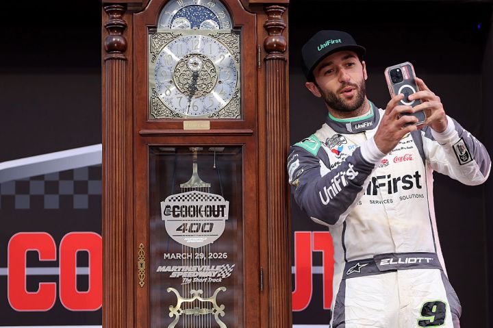 Pit Strategy Call Delivers Victory for Chase Elliott at Martinsville ...
